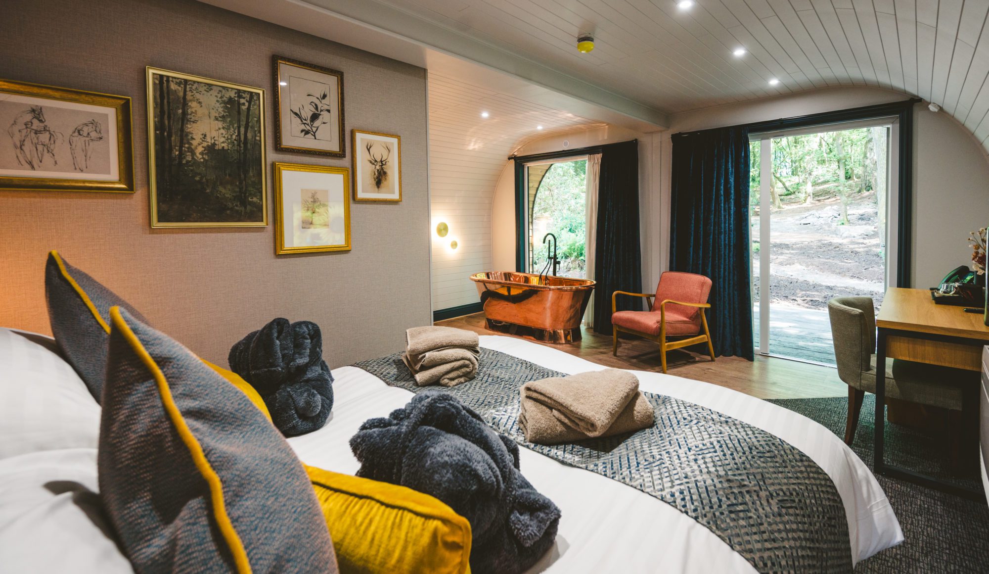 Woodland Pod x Land Rover - Moddershall Oaks