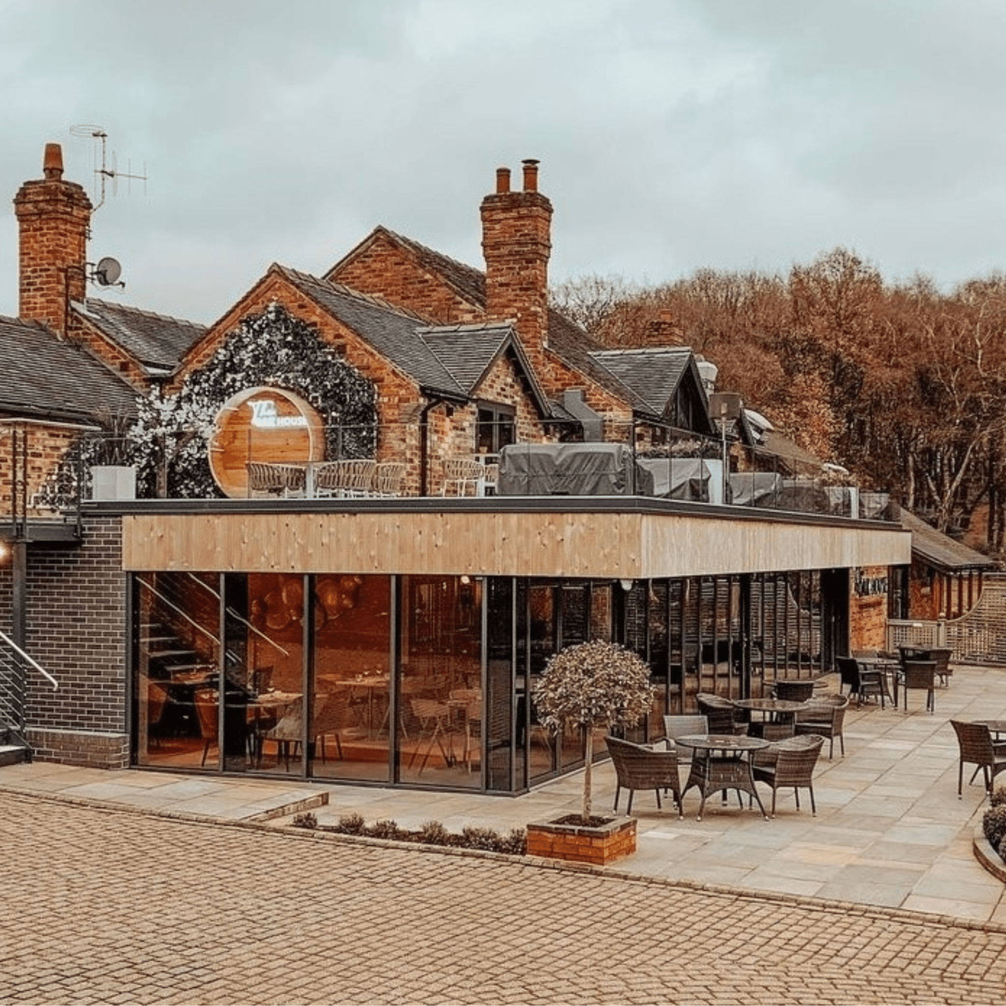 The Oak House launches roast dinner...tapas style! - Moddershall Oaks